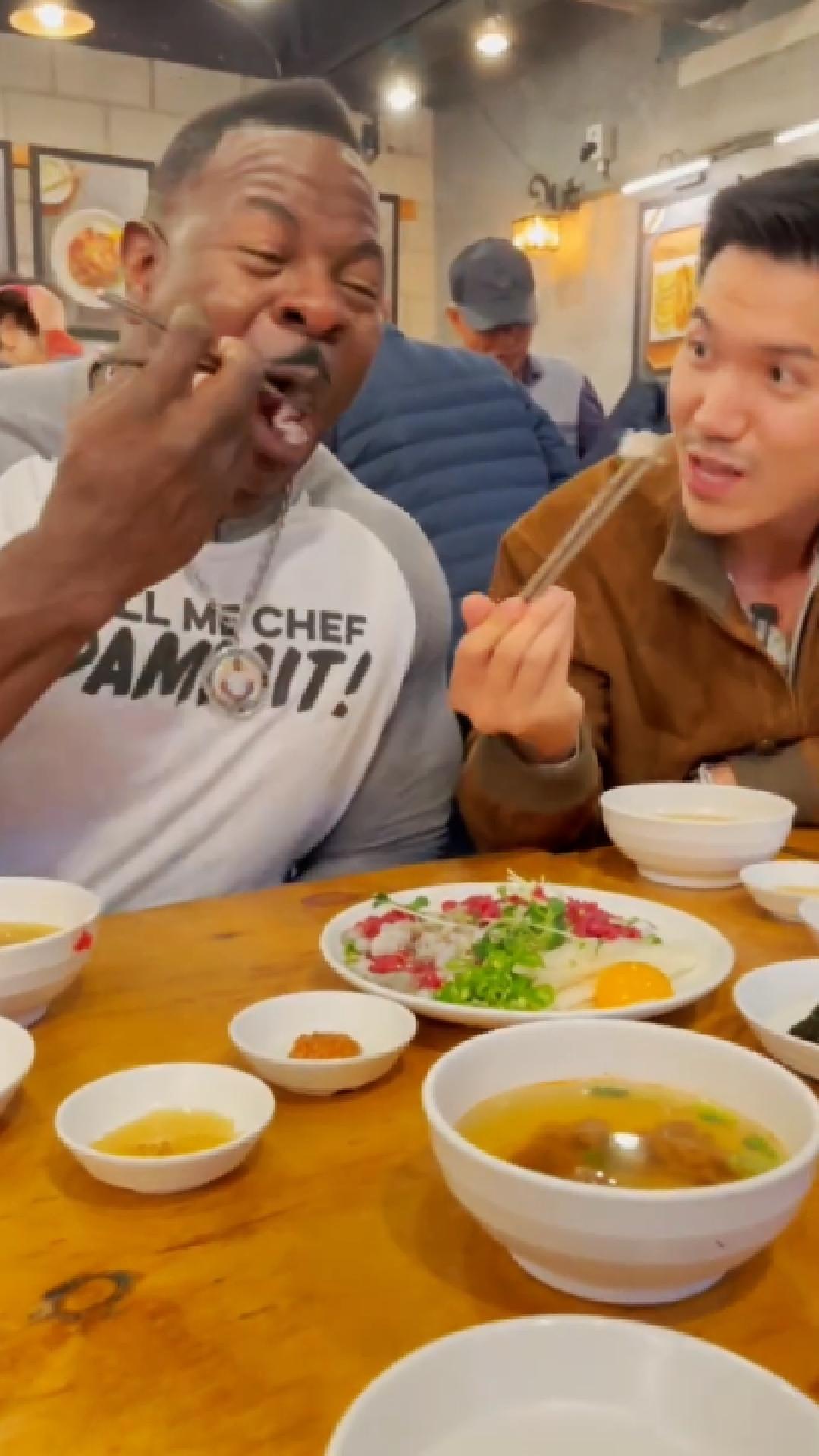 Chef Rush eats live Korean seafood!