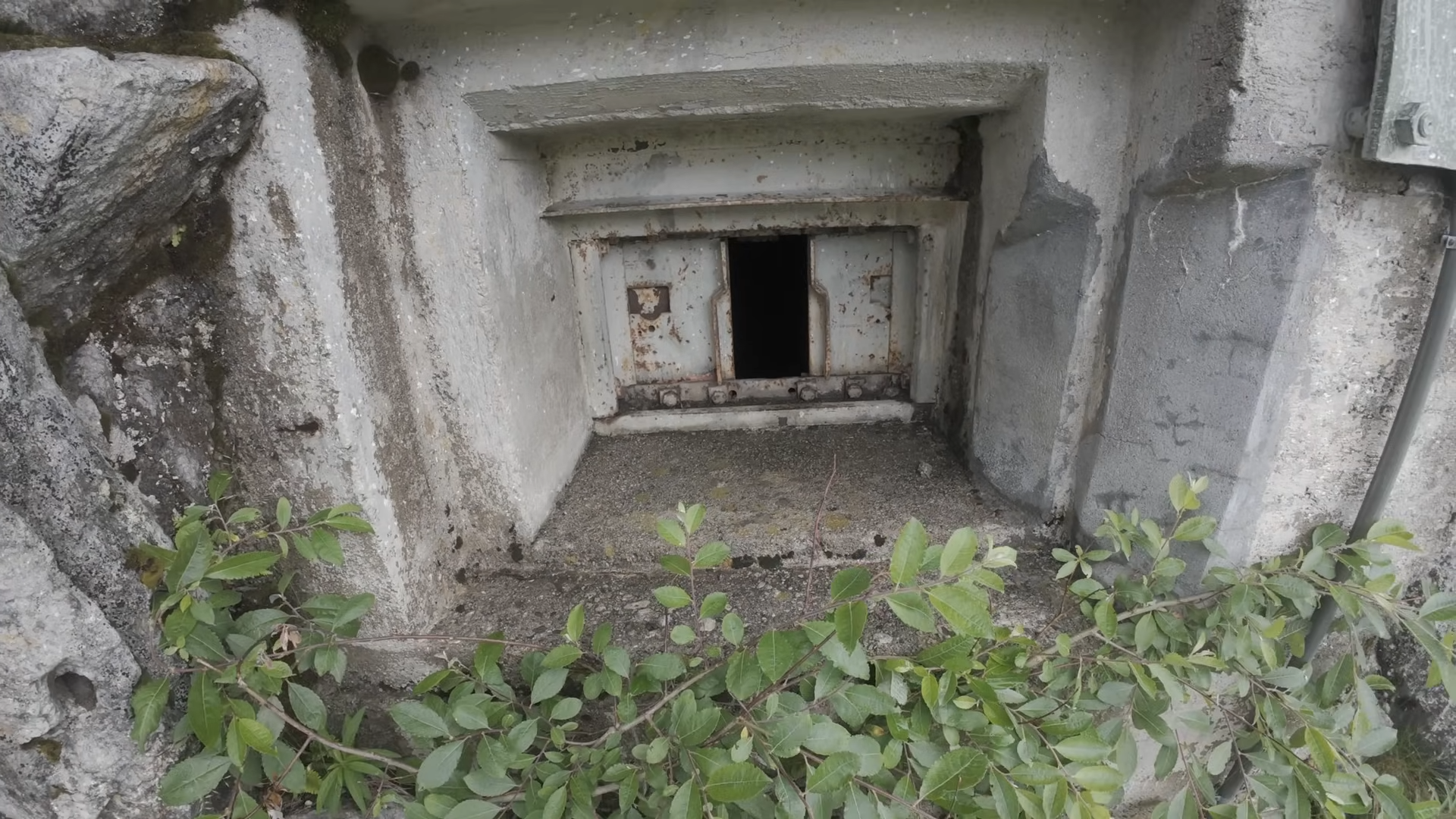Tief im Gotthardmassiv entdeckten wir eine geheime Festung voller Kanonen