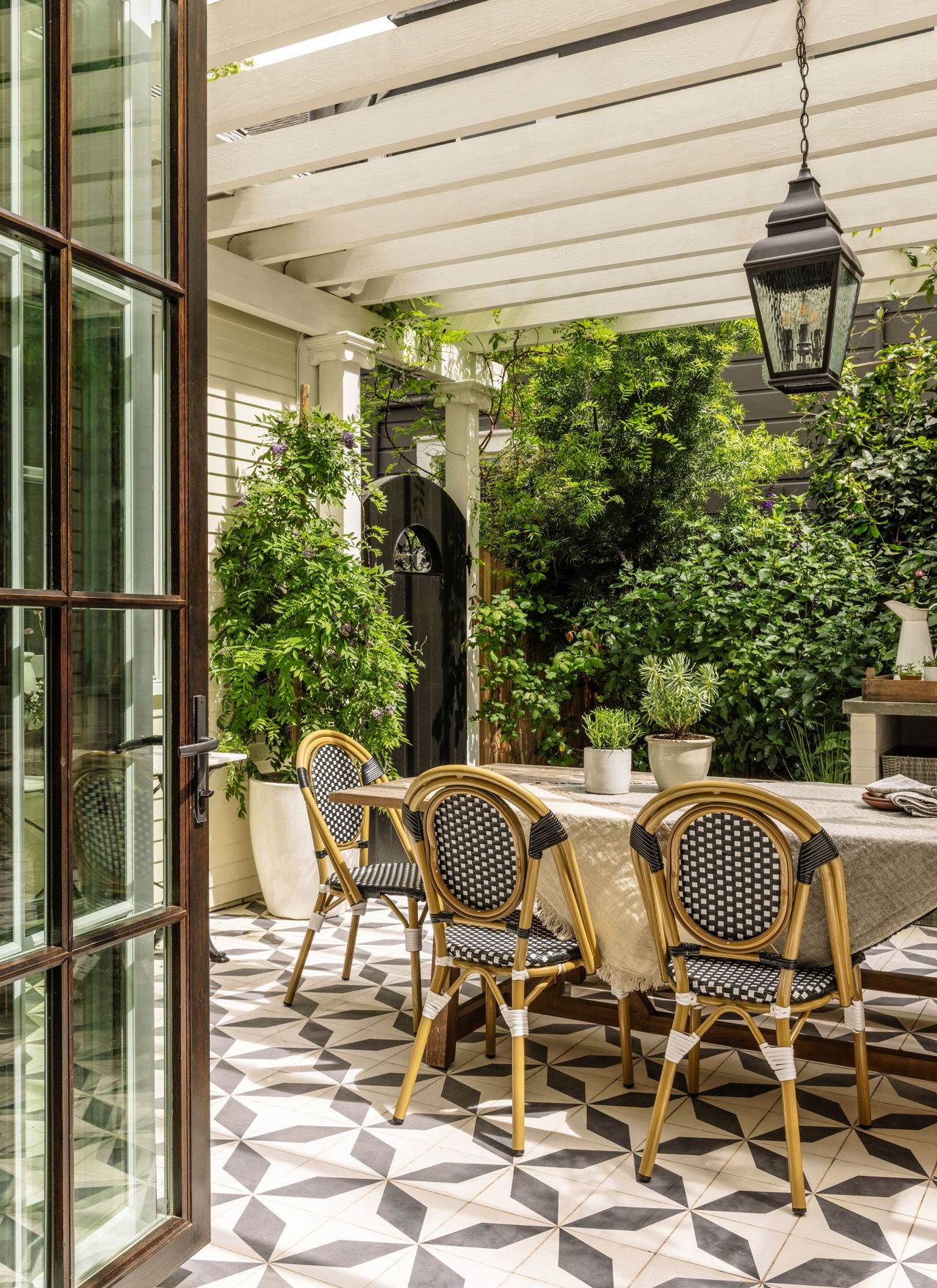 This courtyard garden might be the ultimate space to spend time outdoors