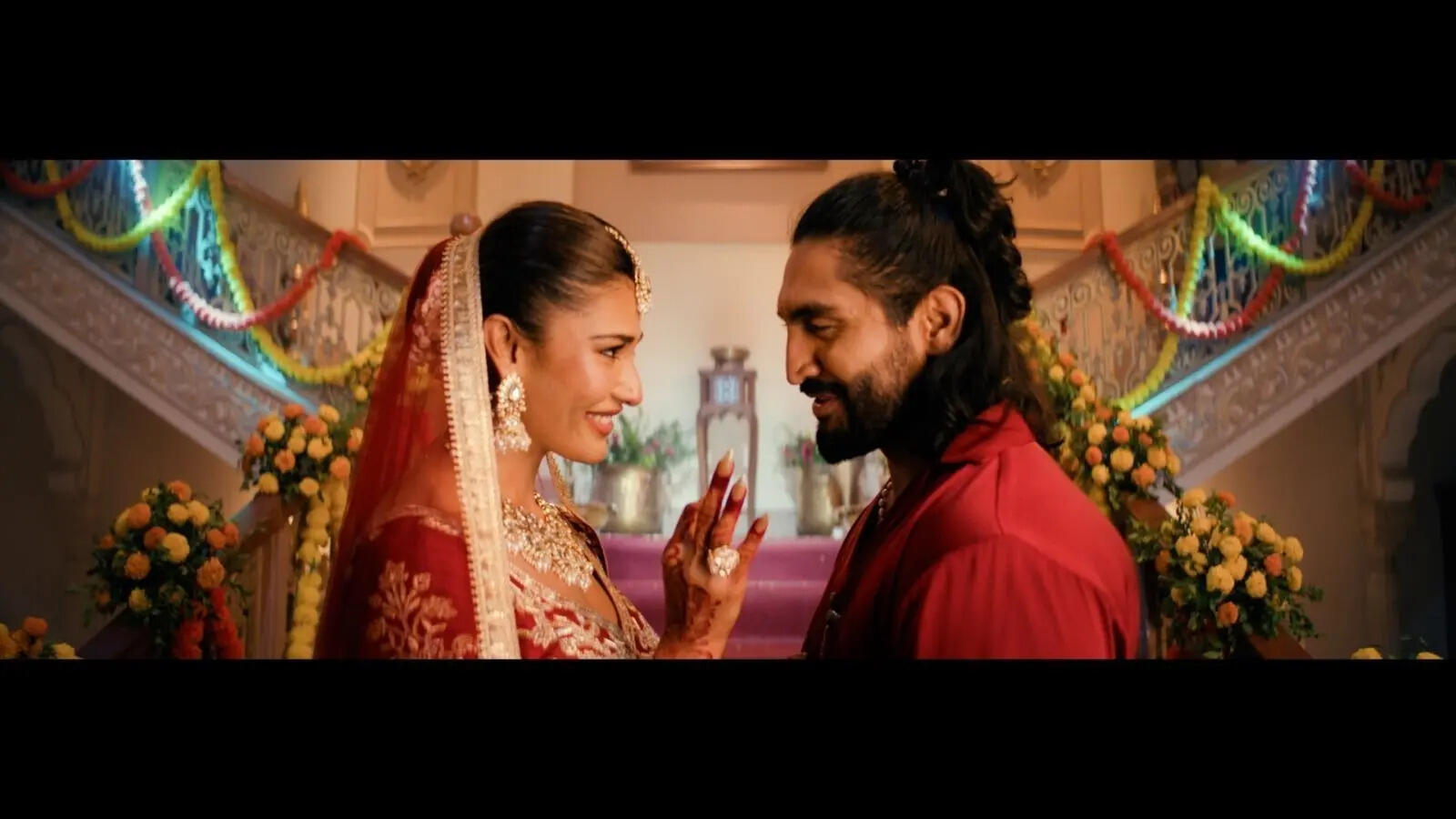 QARAN’s new single ‘Qinniya Soni’ explores romance amid wedding chaos