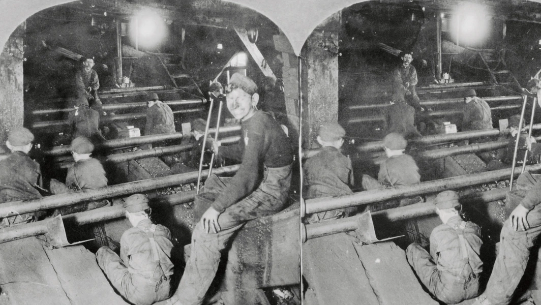 13 colorized photos of early coal mining life