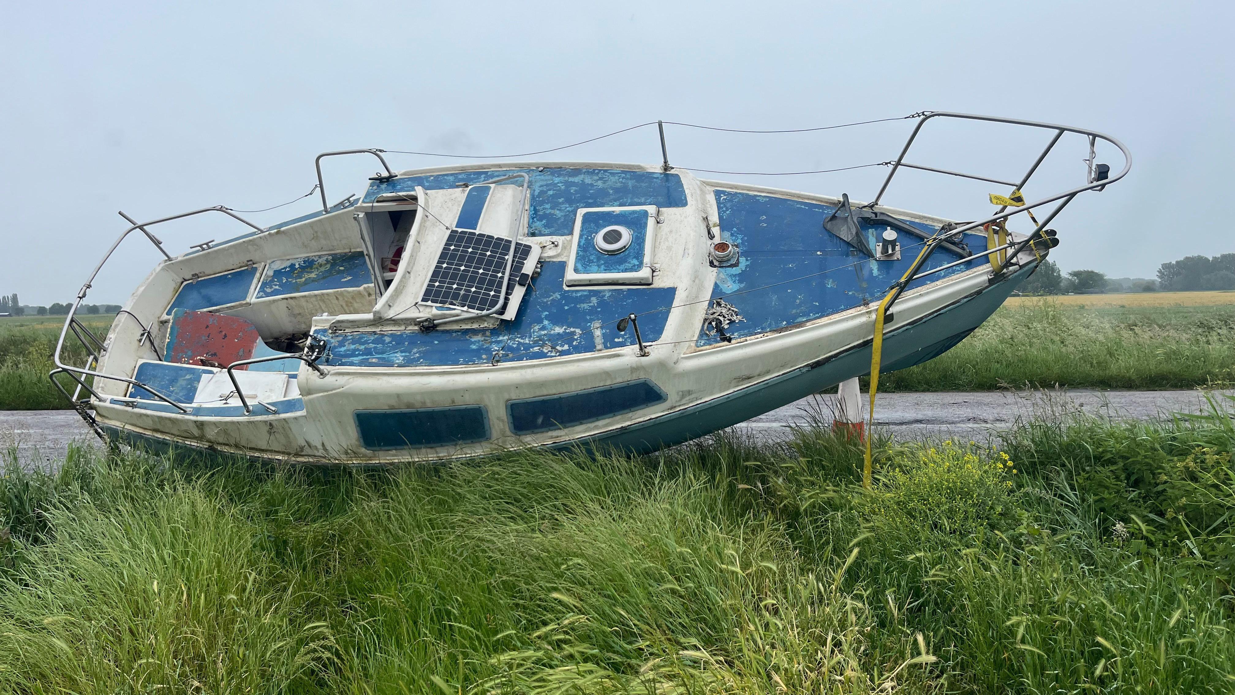 Fly-tipped boat astounds motorists
