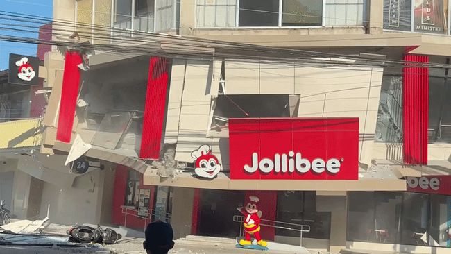 Shocking moment Jollibee restaurant collapses after Philippines earthquake