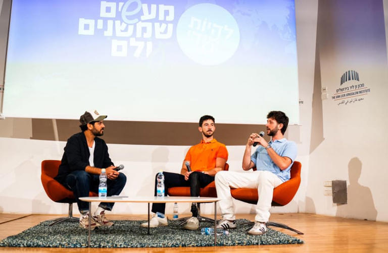 Wounded 'Amazing Race' star brings Rabbi Sacks’ message to Israeli students