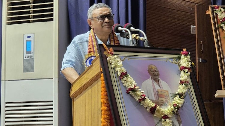 Swapan Dasgupta takes charge as Bengal finance minister; other ...