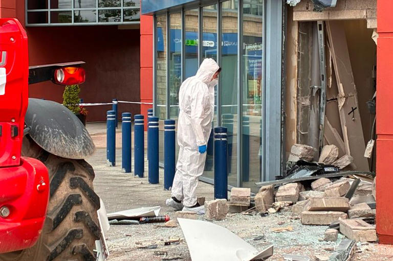 Gardai appeal for witnesses in second cash-machine grab as Cork bank ...