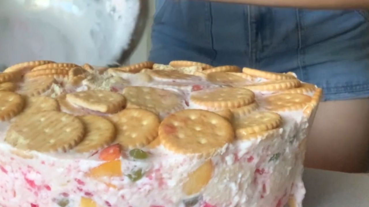 Woman discovers how not to bake a cake during her first kitchen experience