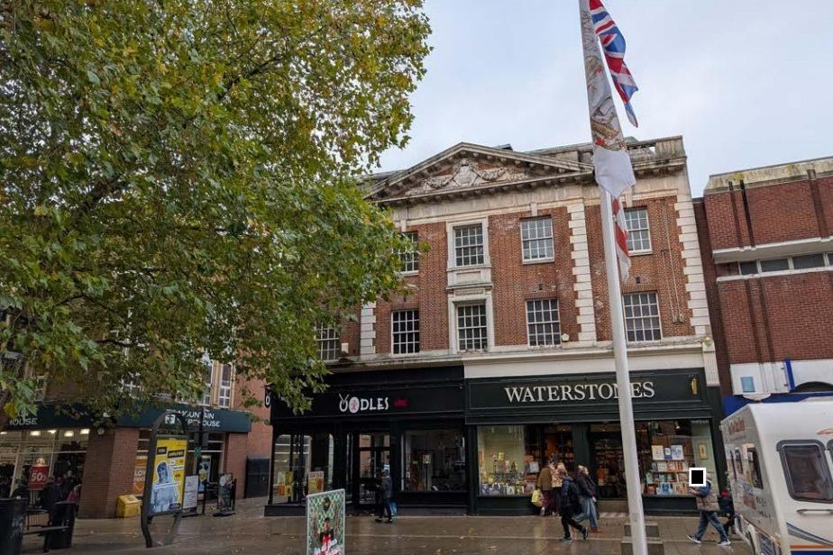 Plans to convert offices above Waterstones and Oodles Wok into flats in ...