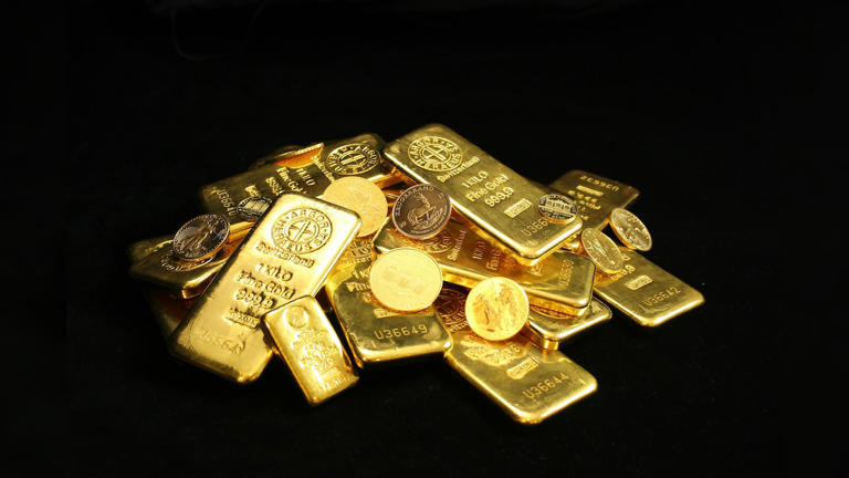 Gold, silver ETFs tumble up to 5% as bears dominate precious metals market