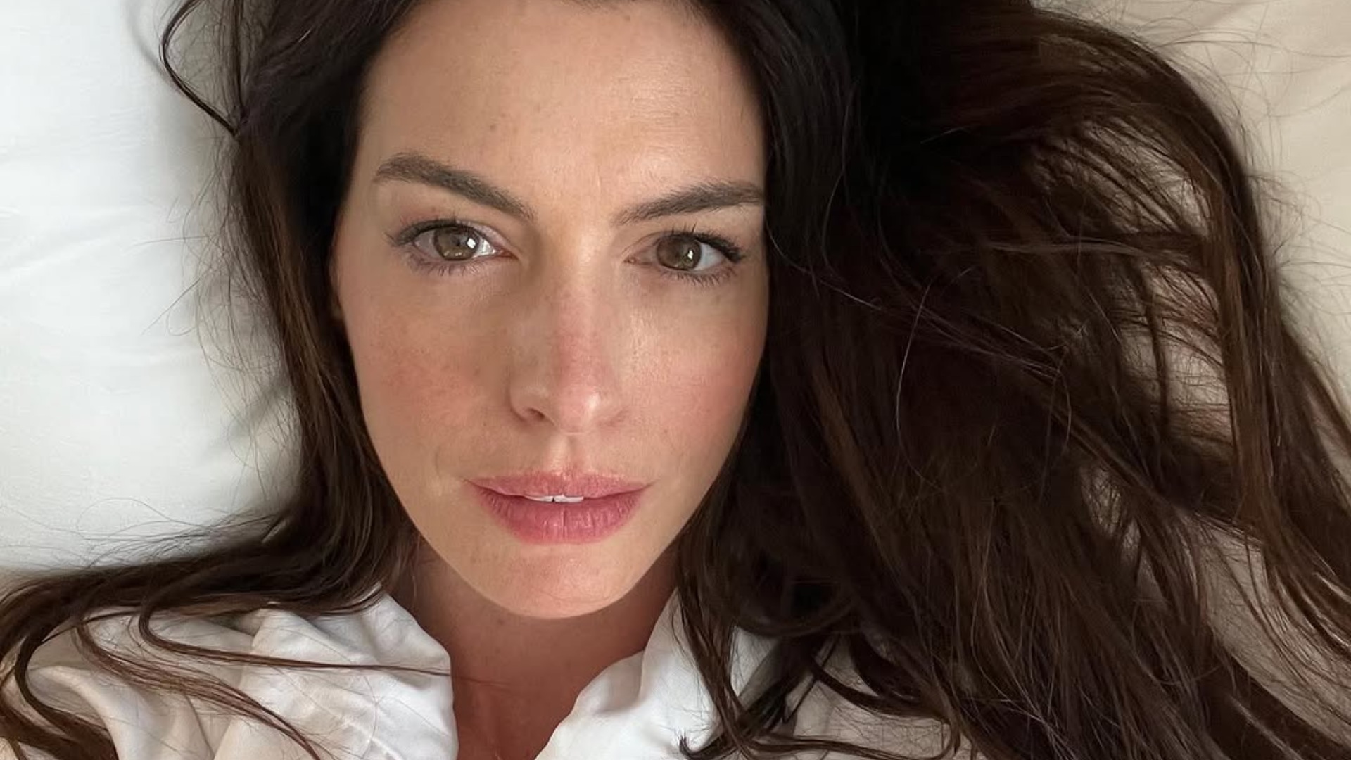 El truco de Anne Hathaway para conseguir un «rostro más terso»: una ...