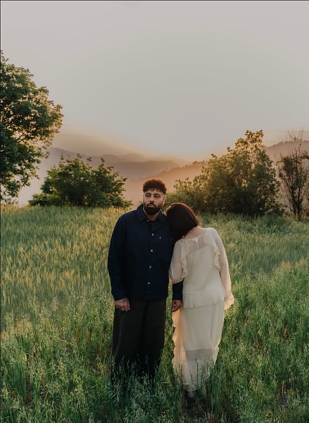 Who is the unidentified woman holding hands with Badshah in his latest ...