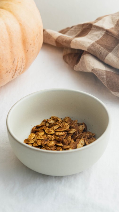 Roasted pumpkin seeds: the healthy zero waste snack