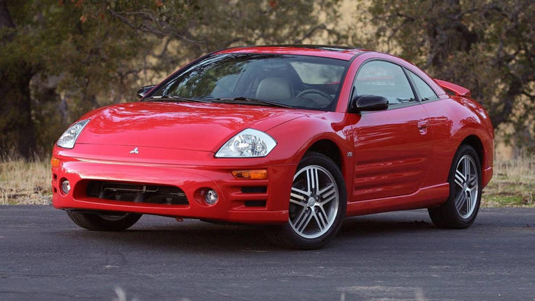 Mitsubishi Eclipse is back, but it's basically a Nissan Leaf