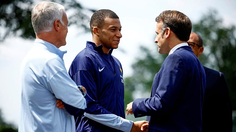 Un faux article affirme que Kylian Mbappé accuse Emmanuel Macron de ...