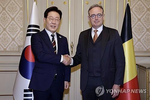 (LEAD) Lee, Belgian PM agree to expand investment in batteries, energy ...