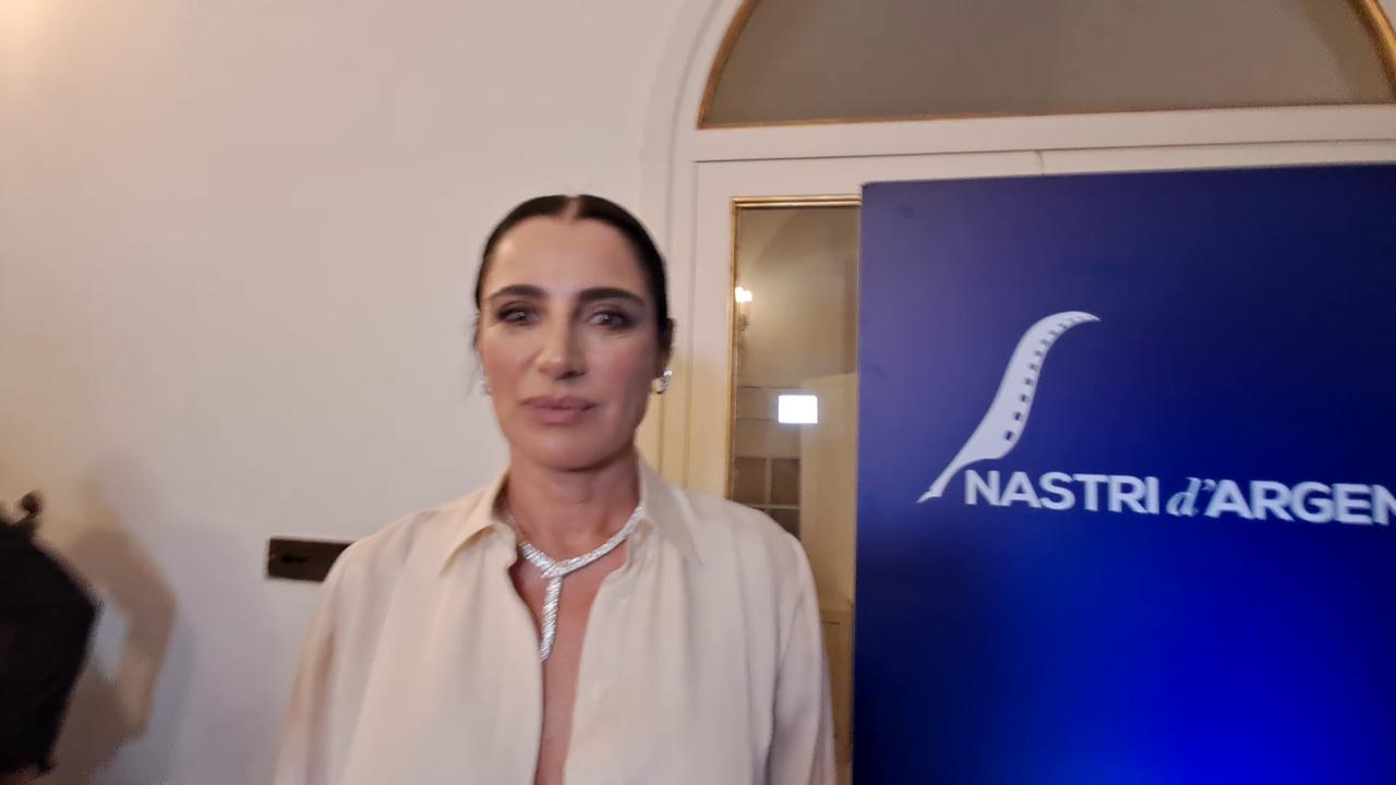 Luisa Ranieri premiata ai Nastri per "La preside": "Eugenia ha sempre ...