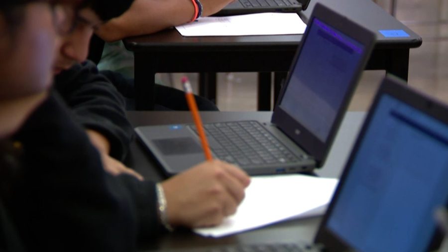 Push to prioritize textbooks over technology in Tennessee classrooms ...