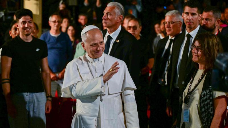 Barcellona, il Papa tra i carcerati: "Il passato non condanna il futuro"
