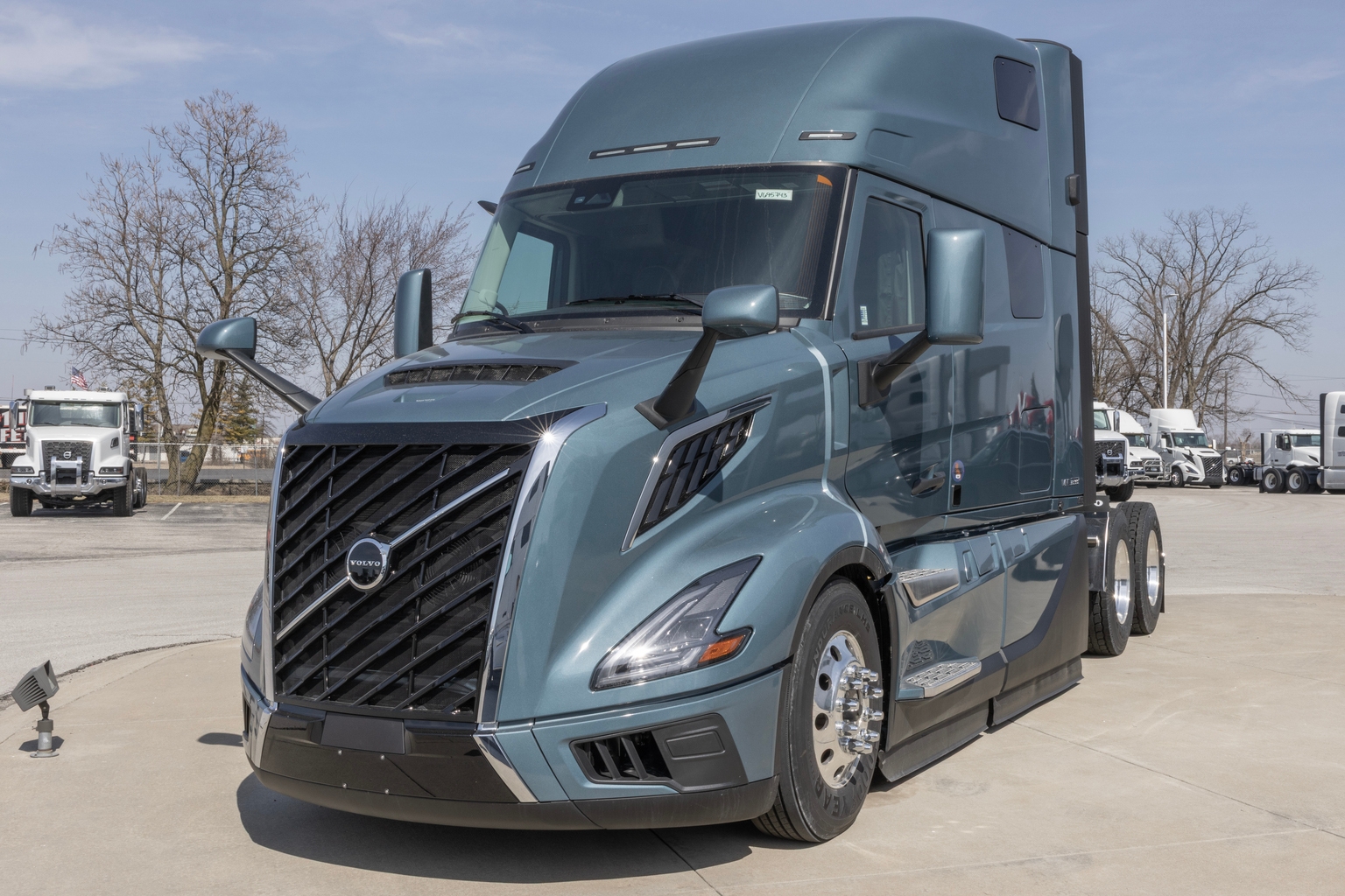 Volvo to deploy 300 robo-trucks by 2027, sees $3B revenue in five years ...