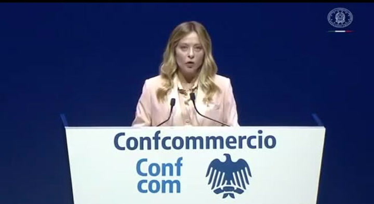 Meloni: "Odiose attività apri e chiudi, spesso di extracomunitari"