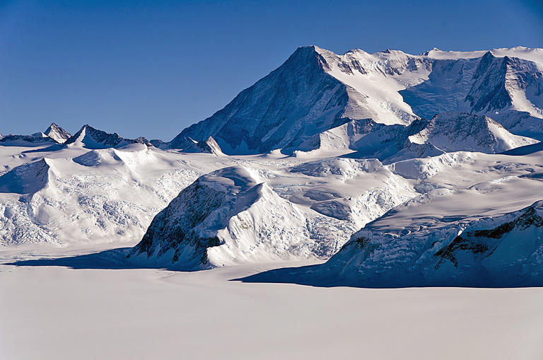 Antarctica’s strange Egypt-like ‘pyramid’ is fueling theories about a ...
