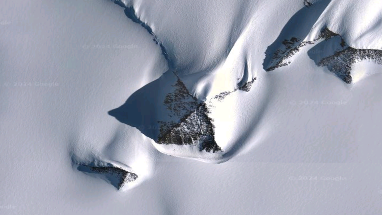 Antarctica’s strange Egypt-like ‘pyramid’ is fueling theories about a ...