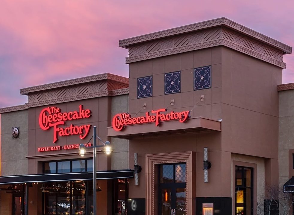5 restaurant chains with the best dinner rolls, according to diners
