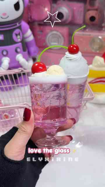 Realistic cream soda figures that look good enough to drink