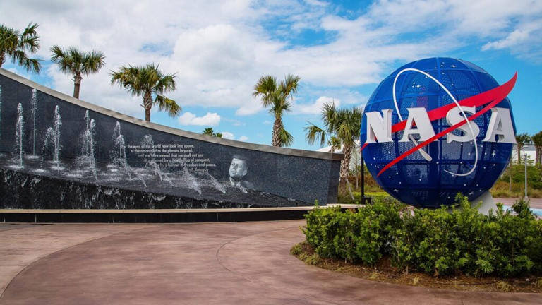 NASA names Artemis III crew as SpaceX and Blue Origin prepare for ...