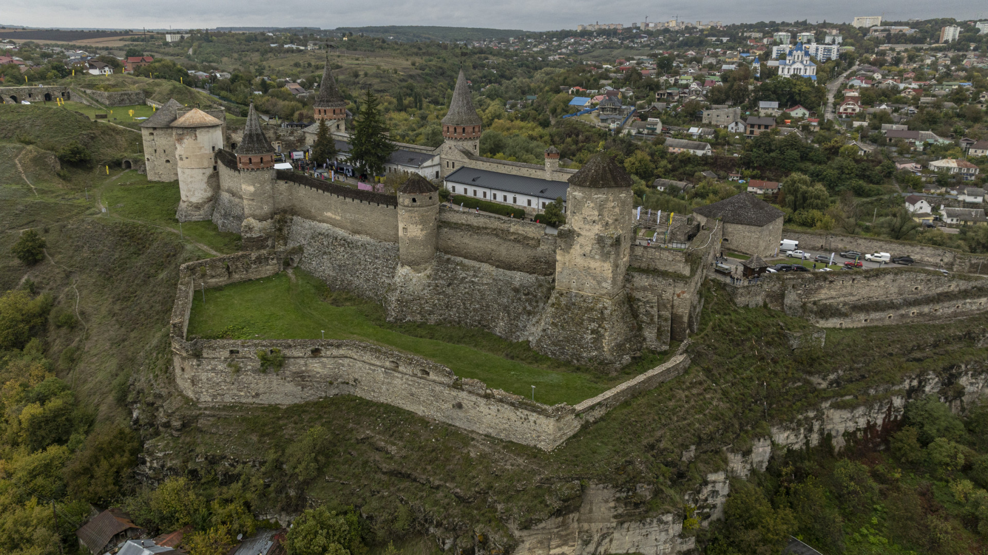 Which countries have the most castles?