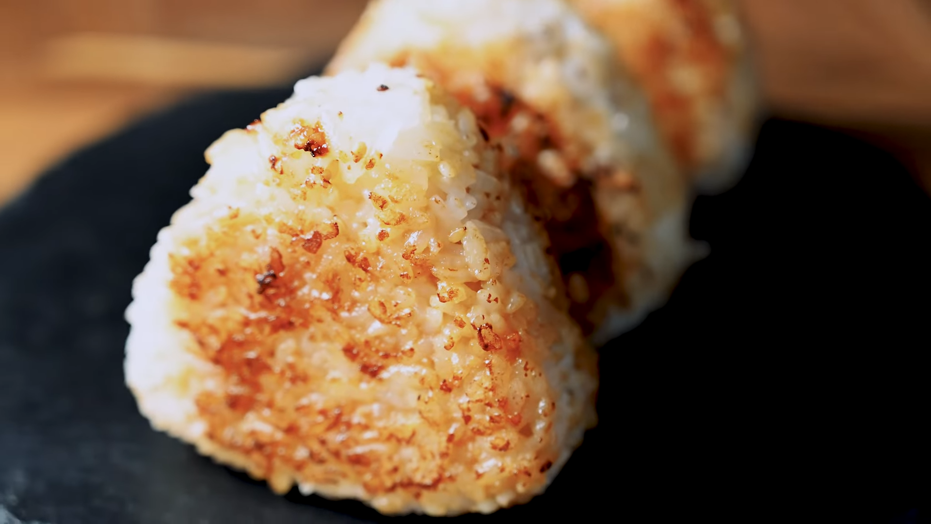 Technique for the perfect crispy yaki onigiri