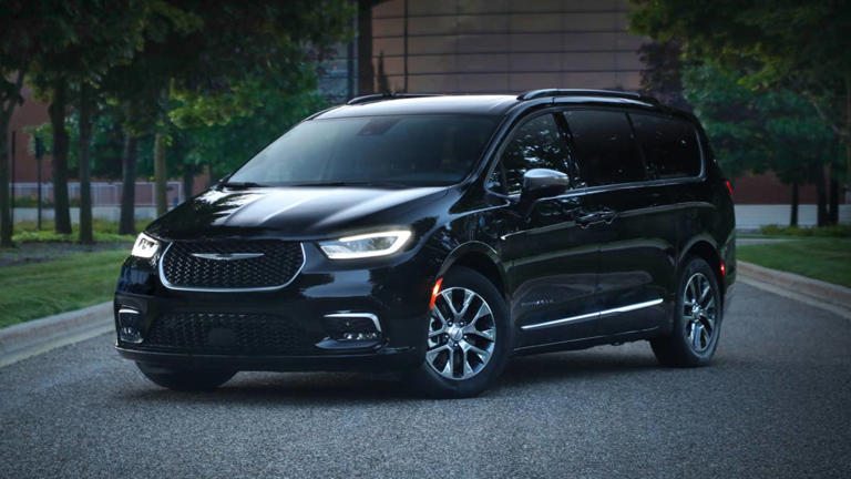 Chrysler Pacifica Hybrid owners told to park outside after battery fires