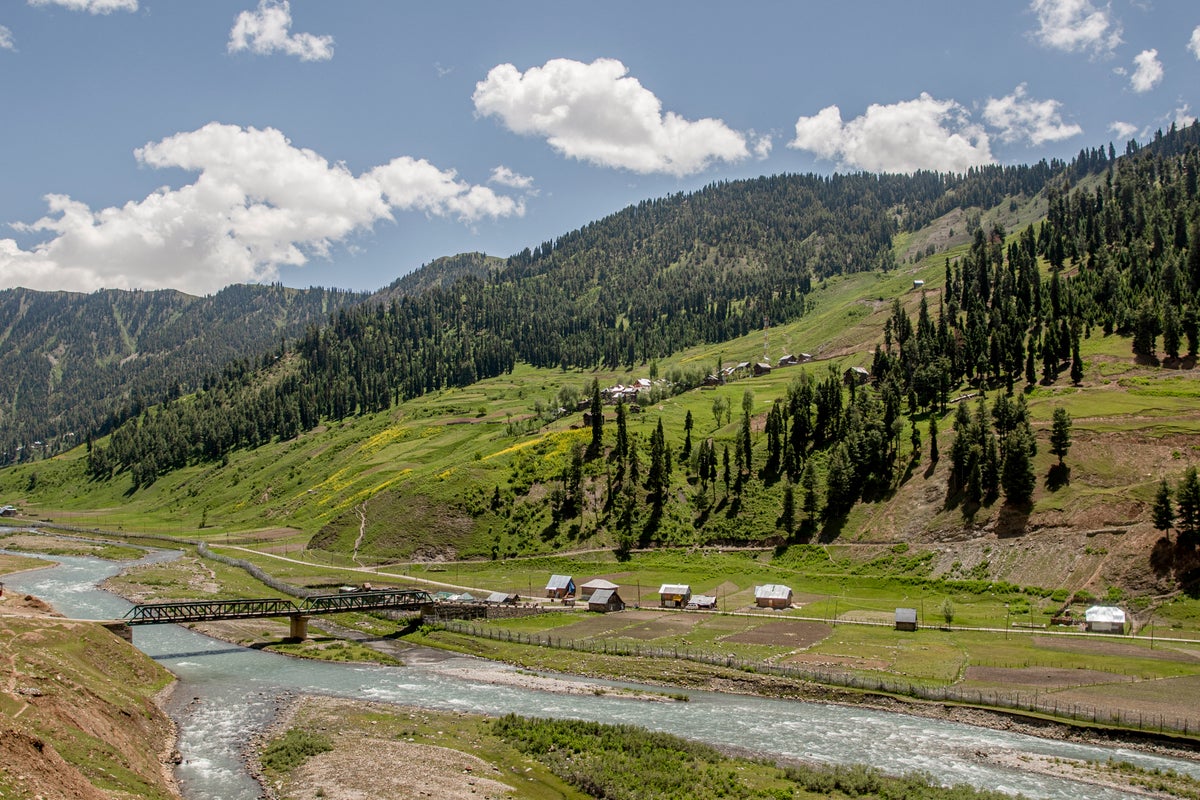 Modi orders Indian officials to prevent water from entering Pakistan