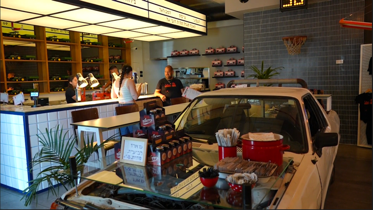 "We're here to stay," says Israeli man risking bombs to sell burgers