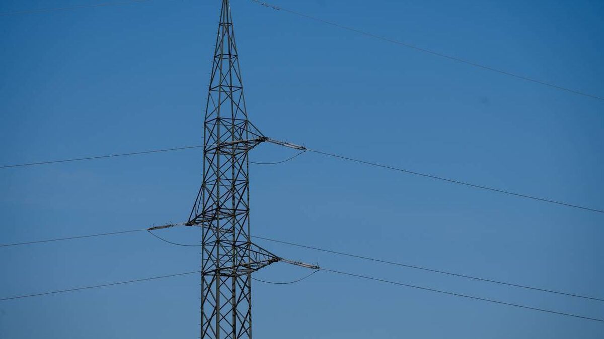 Red light visible for miles from new telecoms mast sparks backlash in ...
