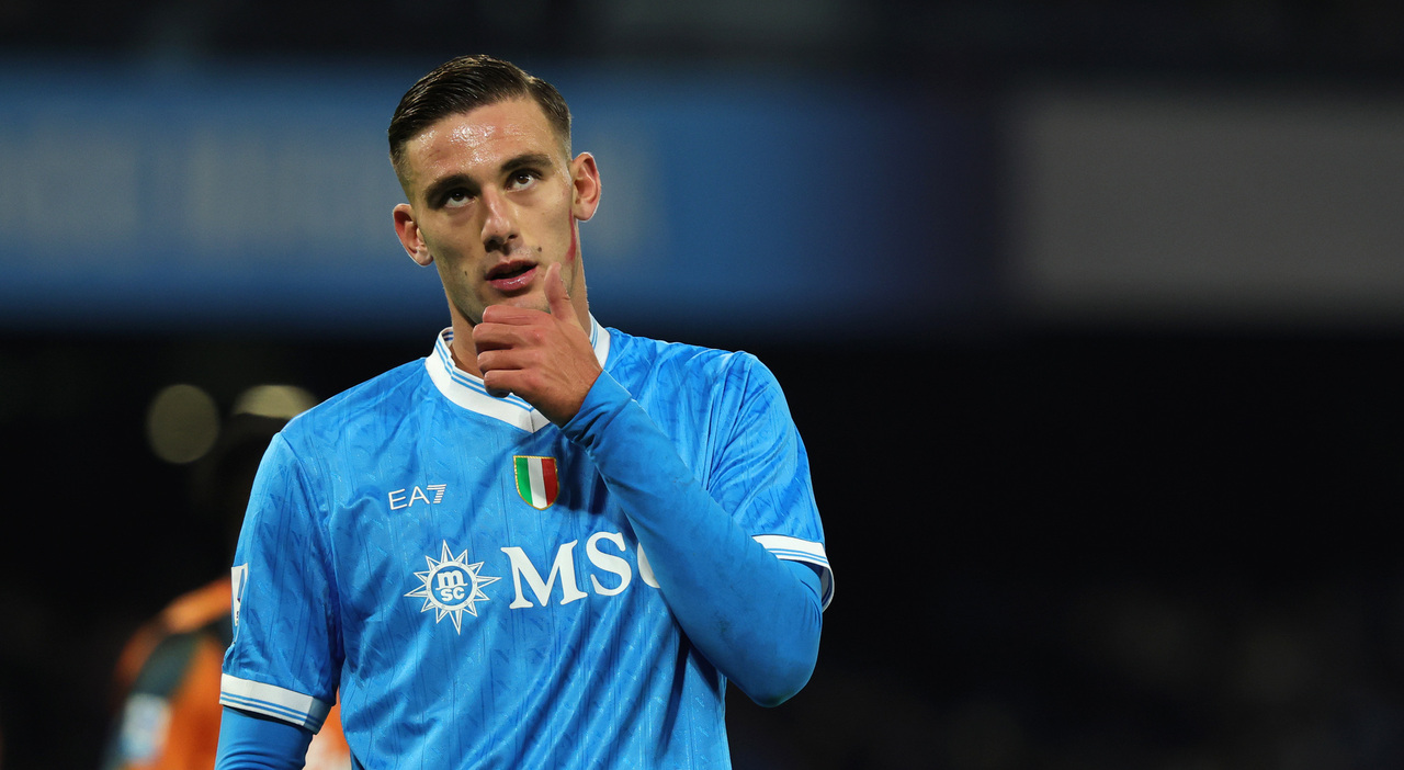 Napoli, Lucca torna dal prestito al Nottingham Forest: la nota del club ...