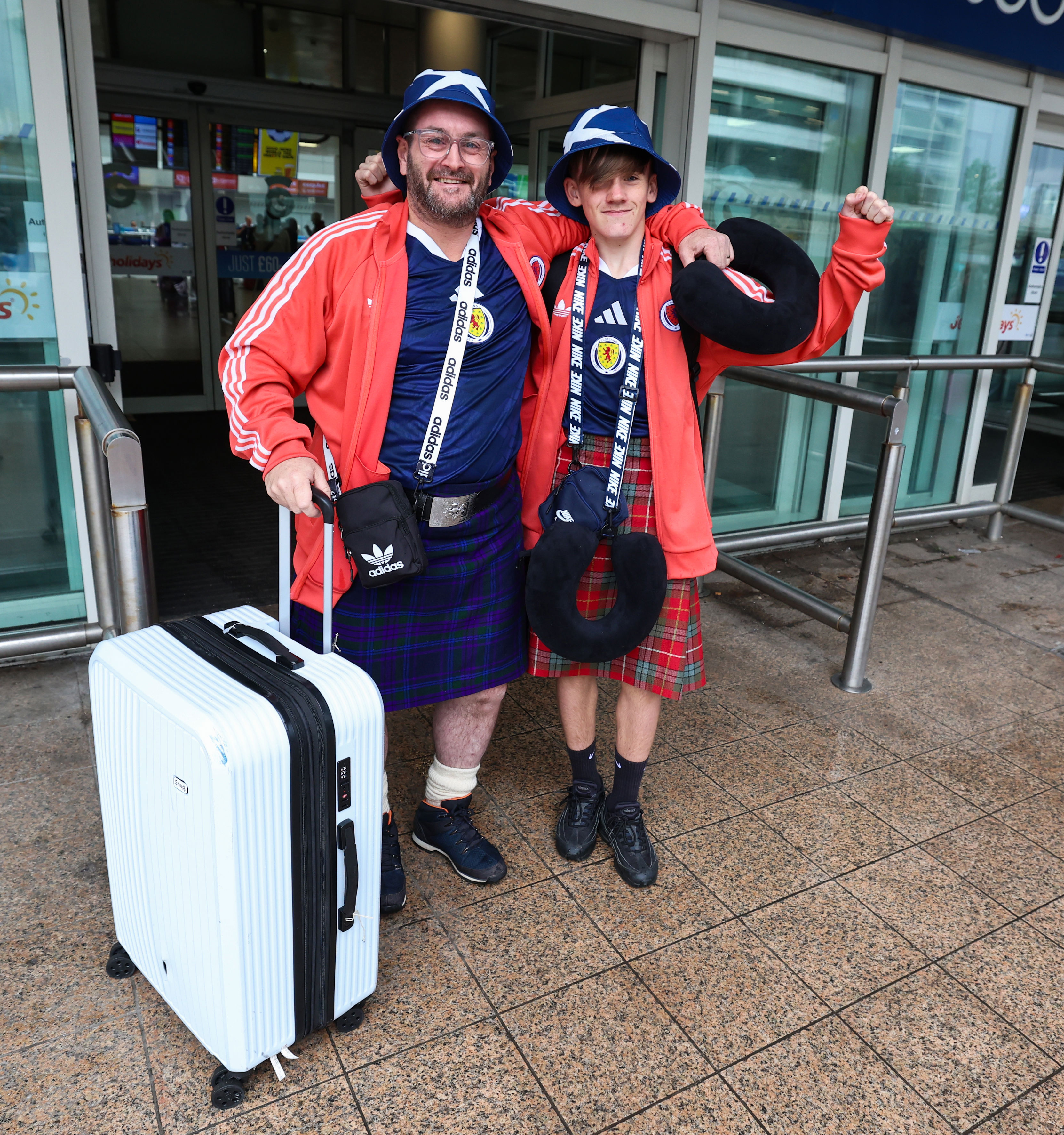 40 brilliant photos of Scotland fans as the Tartan Army head to United ...
