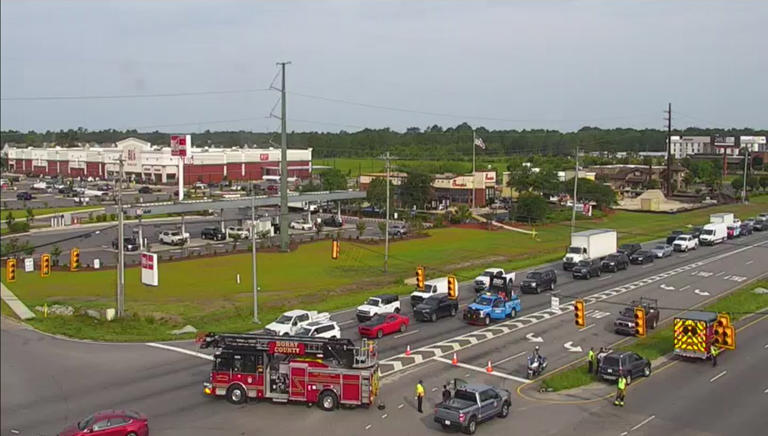 Lanes blocked, 1 taken to hospital after Highway 501 crash in Carolina ...