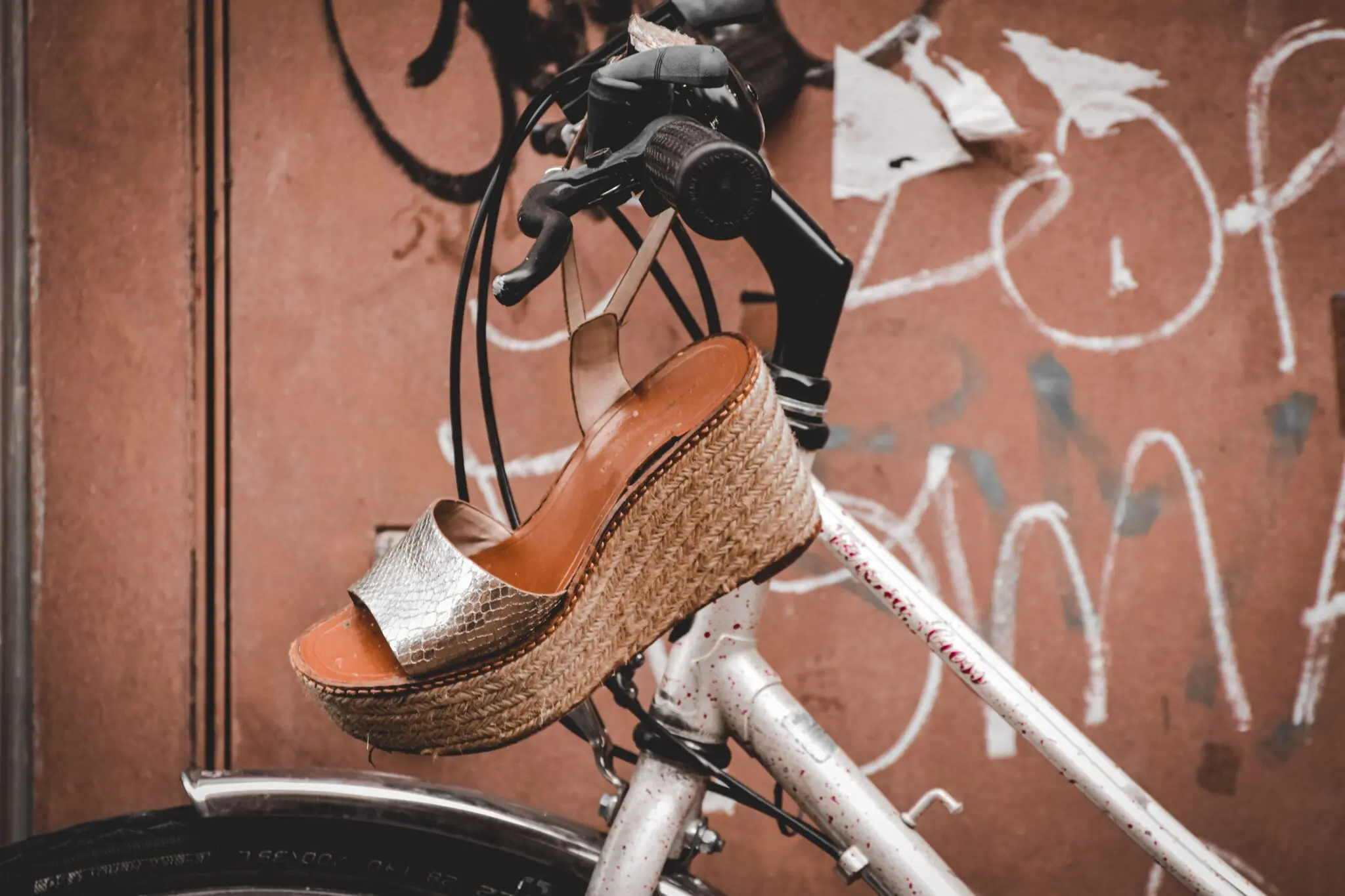 He encontrado las sandalias de Stradivarius que son el clon perfecto de ...