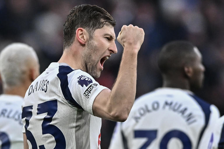 Official: Ben Davies signs new one-year deal