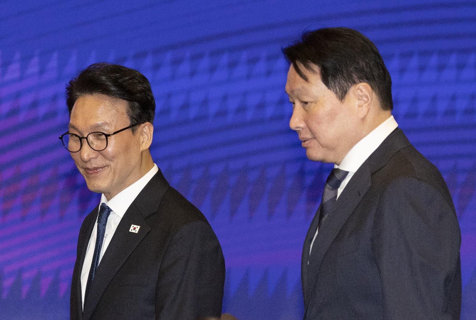 최태원 “새 공장 한국에 짓지 않을수도”…金총리 “韓서 되게 해야”
