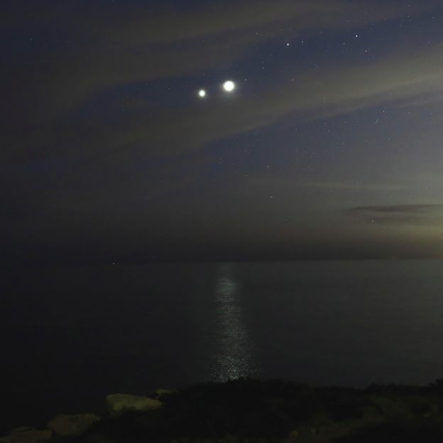 Venus and Jupiter's beautiful close encounter captured by photographers ...