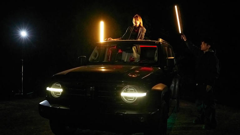 Forget pool floaties, these amazing new photo-video lights inflate for ...