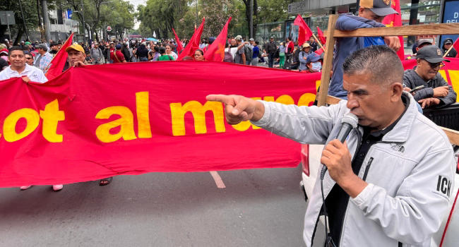 Thousands of protesters block road to World Cup stadium