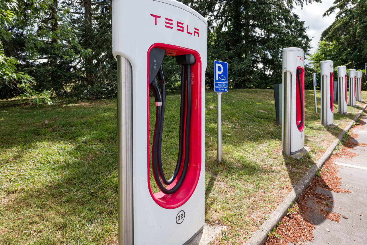 3 reasons Tesla stock is so volatile this week