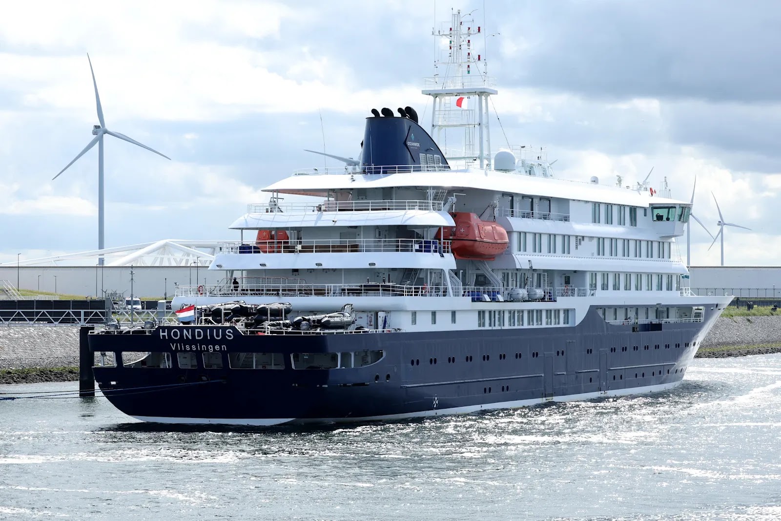 Hantavirus-hit cruise ship MV Hondius docks in Rotterdam for quarantine ...