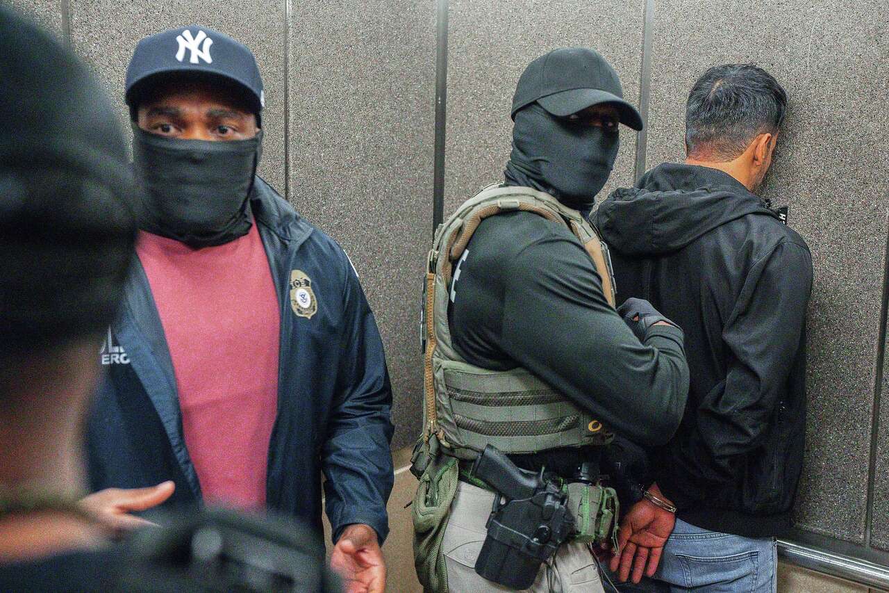 'Fairly unprecedented': ICE memos to Texas police aim to evade state ...