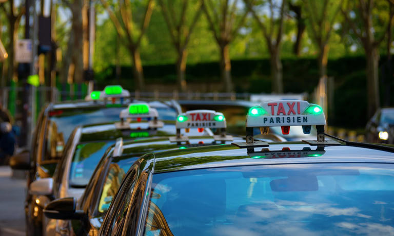 Fake taxi drivers scammed Paris tourists out of £600,000 with rigged ...