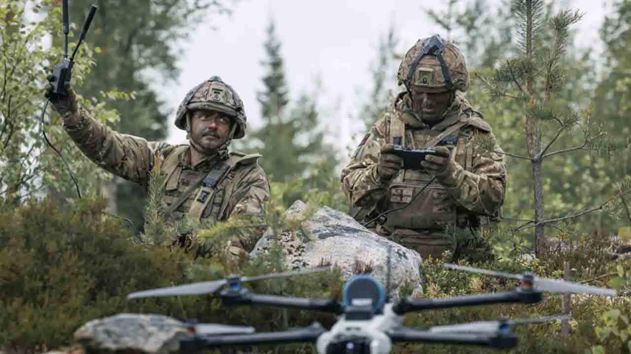 Den britiske hæren tester angrepsdroner bare 70 km fra den russiske grensen