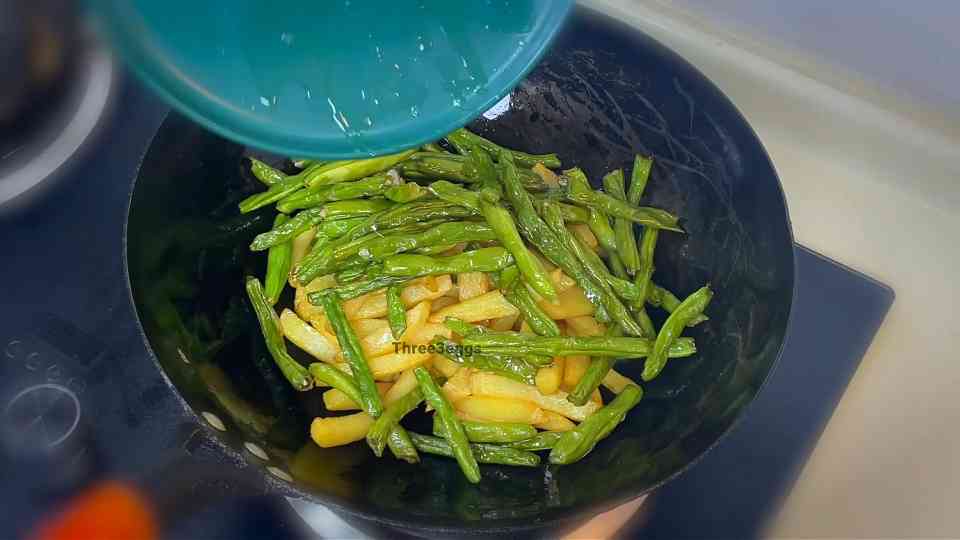 Crispy potatoes and green beans done the right way